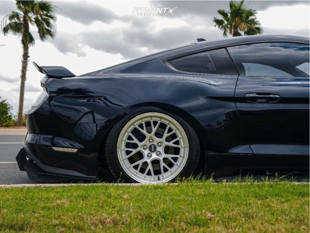 2021 Ford Mustang GT with 19x9.5 ESR Cs11 and Pirelli 245x40 on Air ...