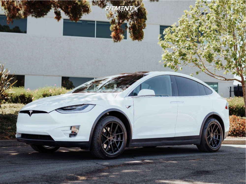 2020 Tesla X Performance with 20x9 Aodhan Aff3 and Michelin 265x45 on ...