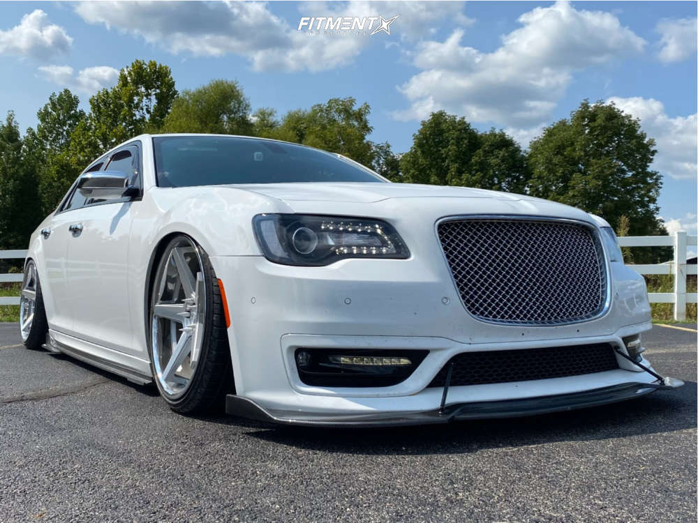 2018 Chrysler 300 S with 22x9.5 Ferrada Fr3 and Radar 255x30 on Air ...