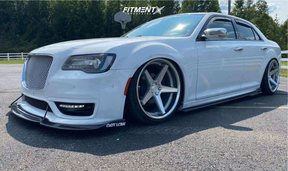 2018 Chrysler 300 S with 22x9.5 Ferrada Fr3 and Radar 255x30 on Air ...