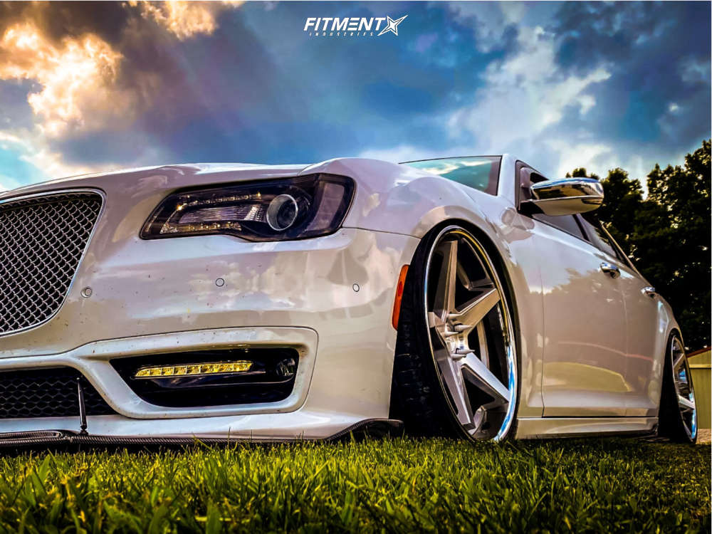 2018 Chrysler 300 S with 22x9.5 Ferrada Fr3 and Radar 255x30 on Air ...