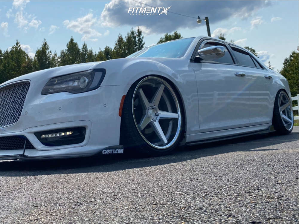 2018 Chrysler 300 S with 22x9.5 Ferrada Fr3 and Radar 255x30 on Air ...