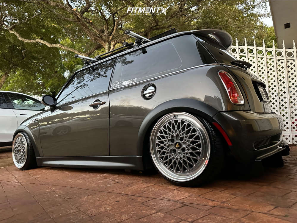 2006 Mini Cooper S with 17x8 AutoStar Minus and Accelera 185x35 on ...
