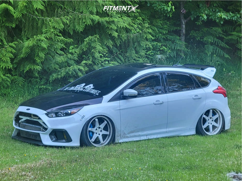 2017 Ford Focus RS with 19x9.5 ESR SR07 and Toyo Tires 235x40 on Air ...