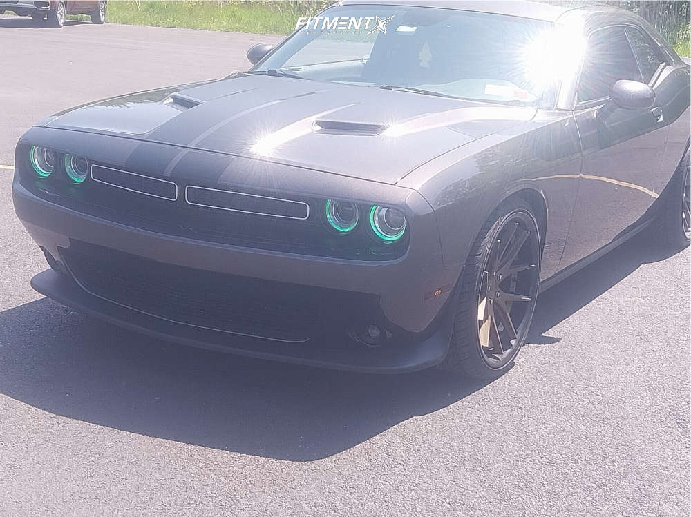 2015 Dodge Challenger R/T with 22x9.5 Ferrada FR2 and Venom Power ...