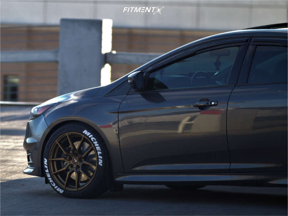 2015 Ford Focus ST with 18x8.5 Option Lab R716 and Michelin 245x40 on ...