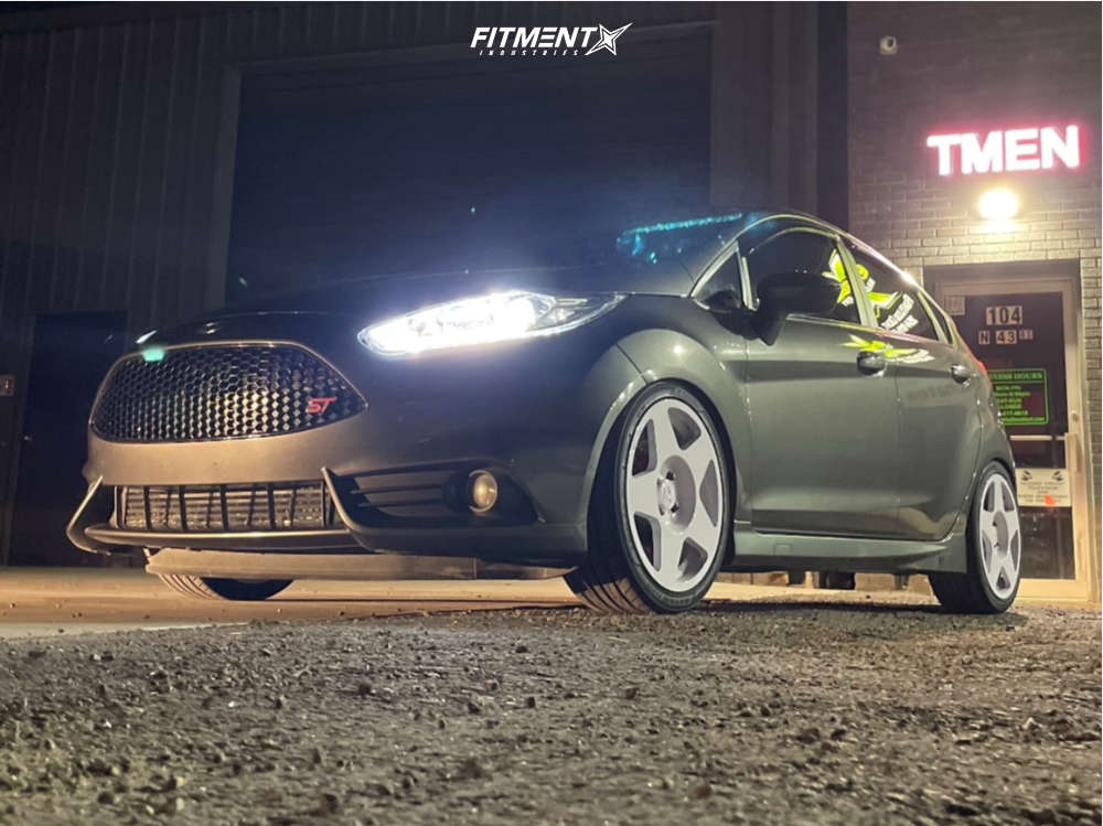 2016 Ford Fiesta ST with 17x7.5 Fifteen52 Tarmac and Yokohama 215x40 on ...