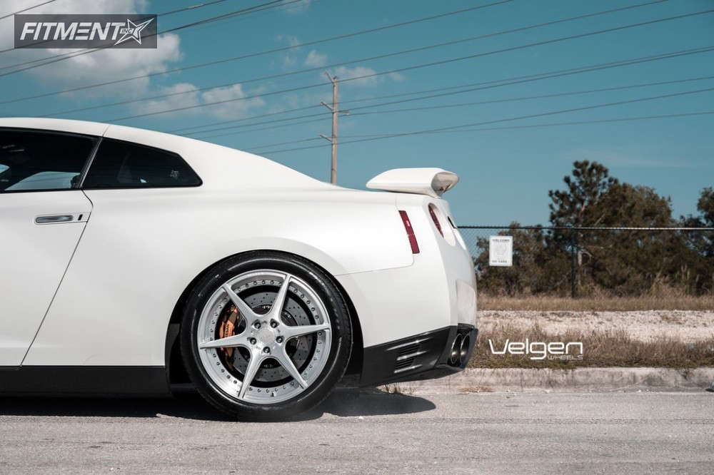 2015 Nissan GT-R Premium with 20x10.5 Velgen VFDB6 and Pirelli 285x35 ...