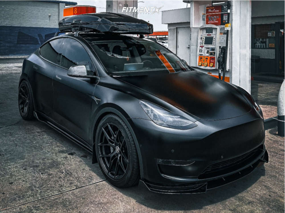2022 Tesla Y Long Range with 20x10 Braelin BR14 and Pirelli 275x40 on ...