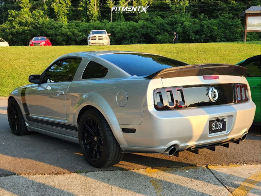 2005 Ford Mustang GT with 19x8.5 Konig Oversteer and Pirelli 255x40 on ...