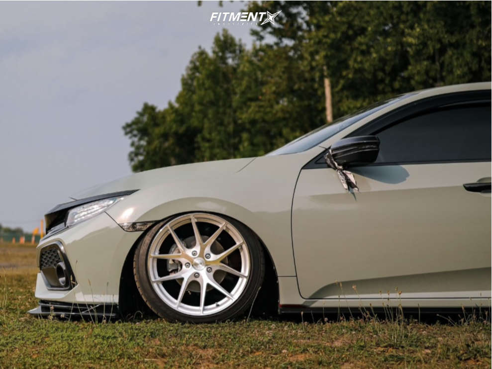 2017 Honda Civic Sport Touring with 18x9.5 Aodhan Aff7 and Nitto 235x40 ...