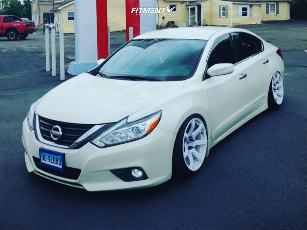 2016 Nissan Altima SR with 18x10.5 GMR Gmr-06 and Lexani 225x40 on Air ...