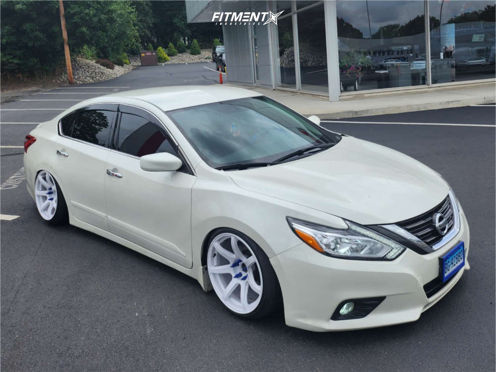 2016 Nissan Altima SR with 18x10.5 GMR Gmr-06 and Lexani 225x40 on Air ...