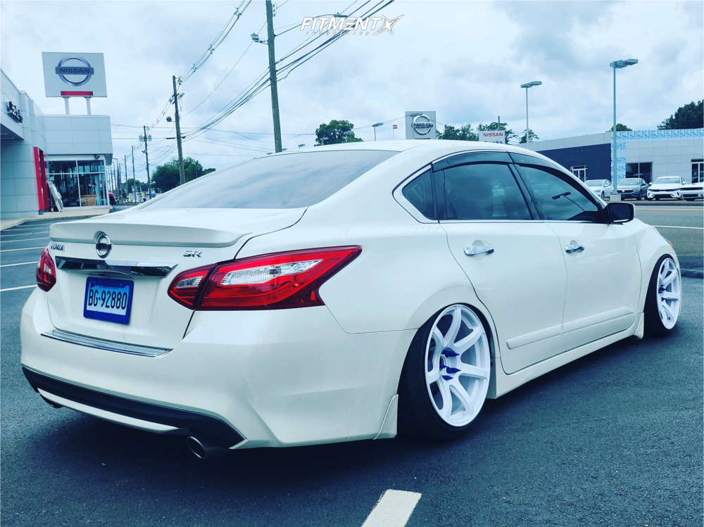 2016 Nissan Altima SR with 18x10.5 GMR Gmr-06 and Lexani 225x40 on Air ...