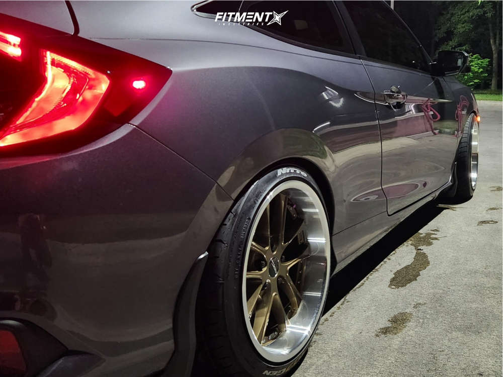 2019 Honda Civic Si with 18x9.5 ARC Ar5 and Nitto 235x40 on Lowering ...