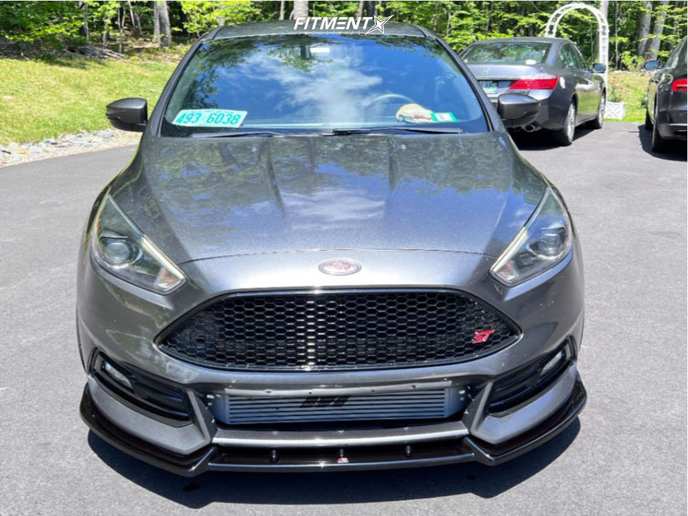 2016 Ford Focus ST with 18x9.5 ESR Cs12 and Centennial 235x40 on ...