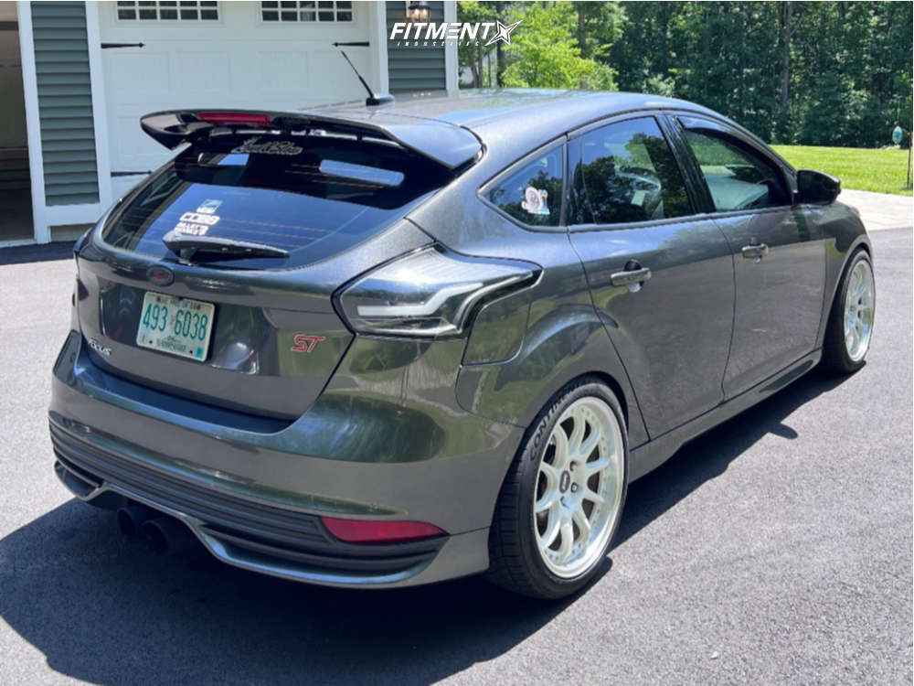 2016 Ford Focus ST with 18x9.5 ESR Cs12 and Centennial 235x40 on ...