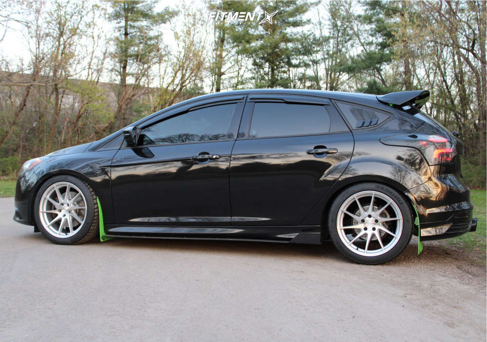 2013 Ford Focus ST with 18x8.5 Aodhan Ah09 and Michelin 245x40 on ...