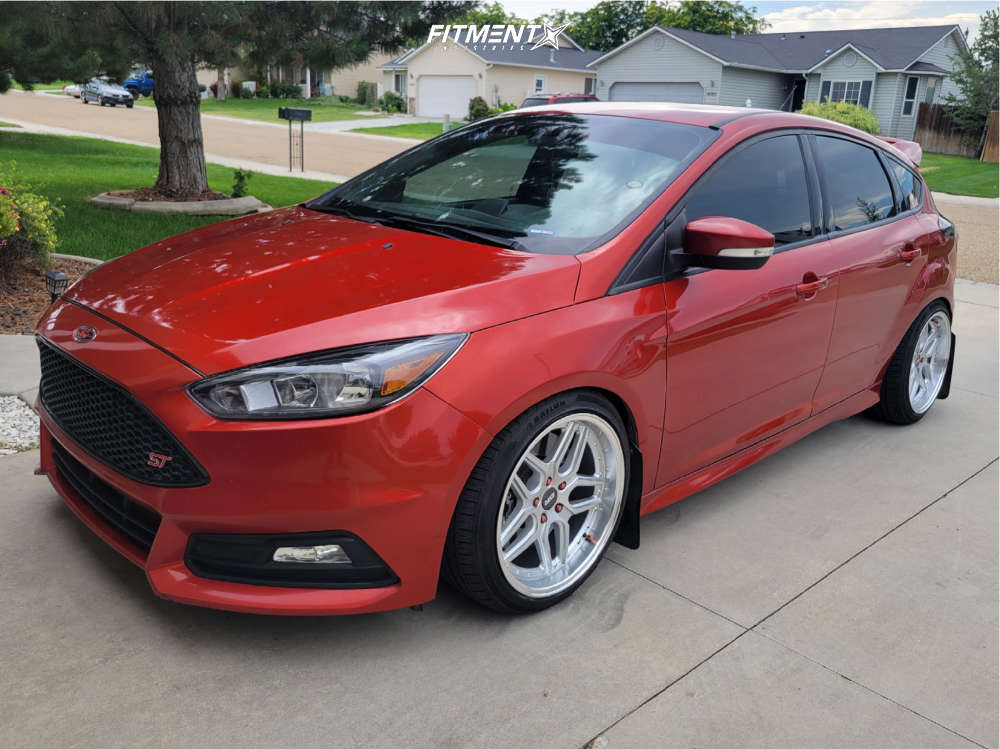 2018 Ford Focus ST with 18x9.5 ESR Cs15 and Pirelli 235x35 on Coilovers ...