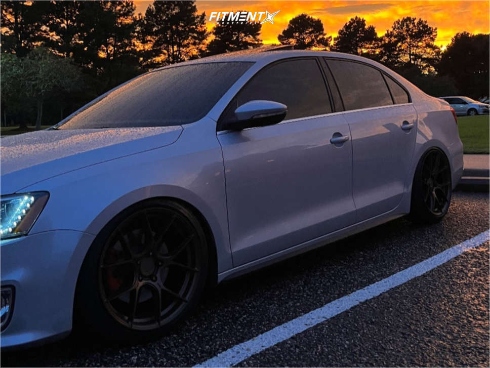2013 Volkswagen Jetta GLI with 18x8.5 Aodhan Ah11 and Nitto 215x40 on ...