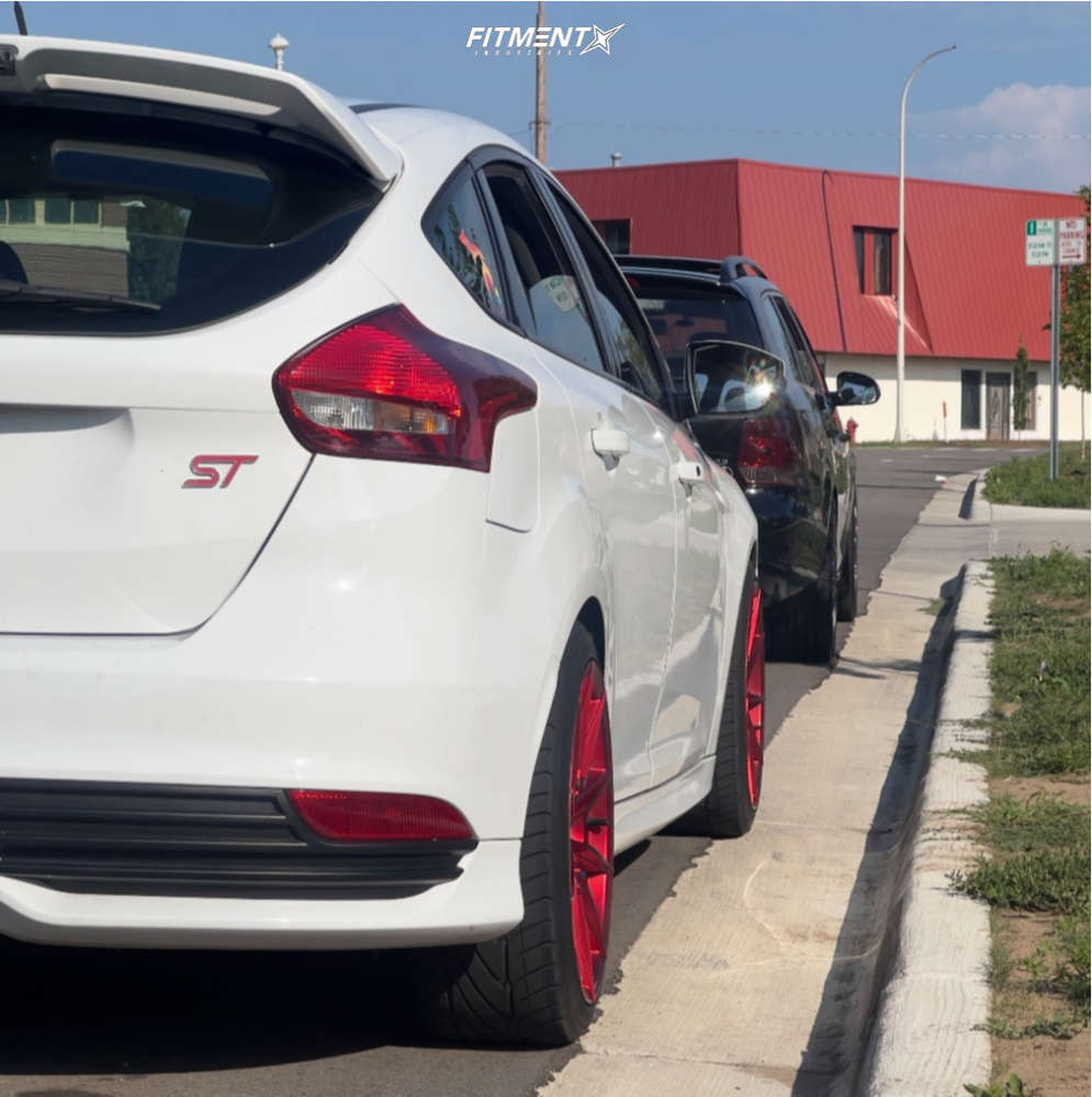 2015 Ford Focus ST with 18x8.5 XXR 567 and Nitto 225x40 on Lowering ...