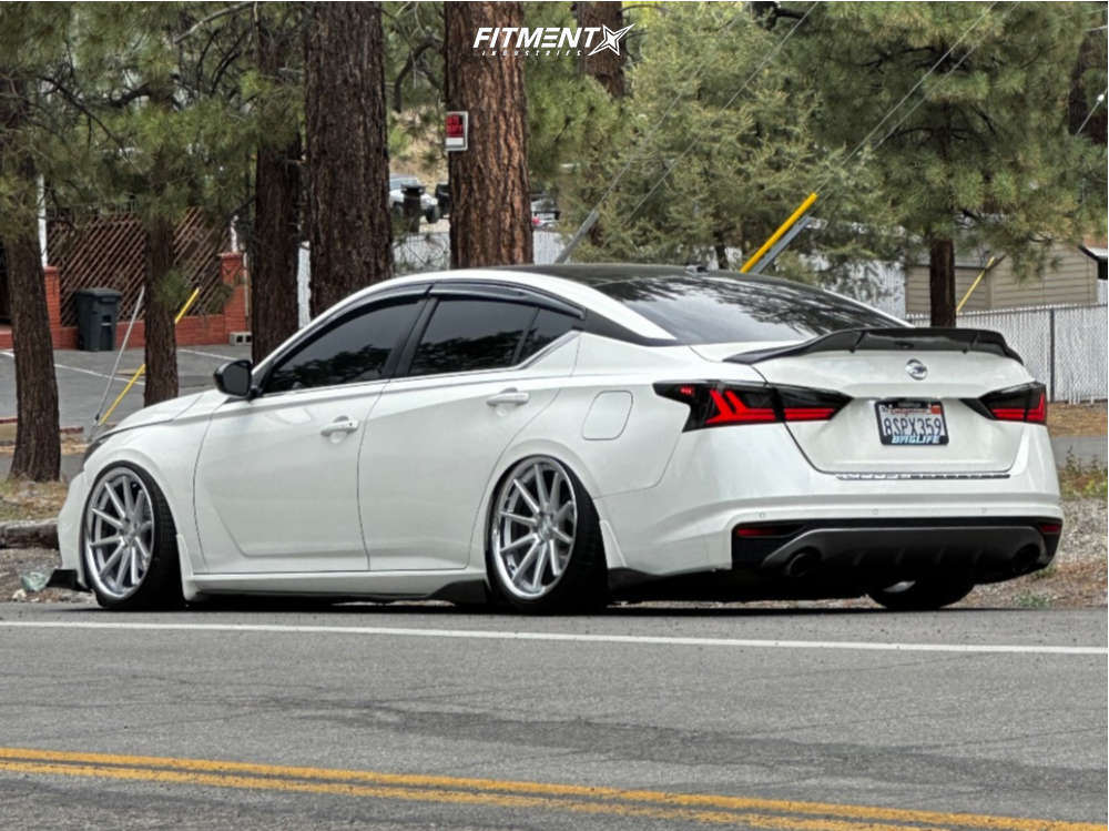 2020 Nissan Altima SR with 19x9.5 Ferrada Fr4 and Arroyo 235x35 on Air ...
