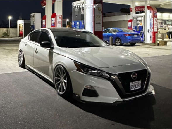 2020 Nissan Altima SR with 19x9.5 Ferrada Fr4 and Arroyo 235x35 on Air ...