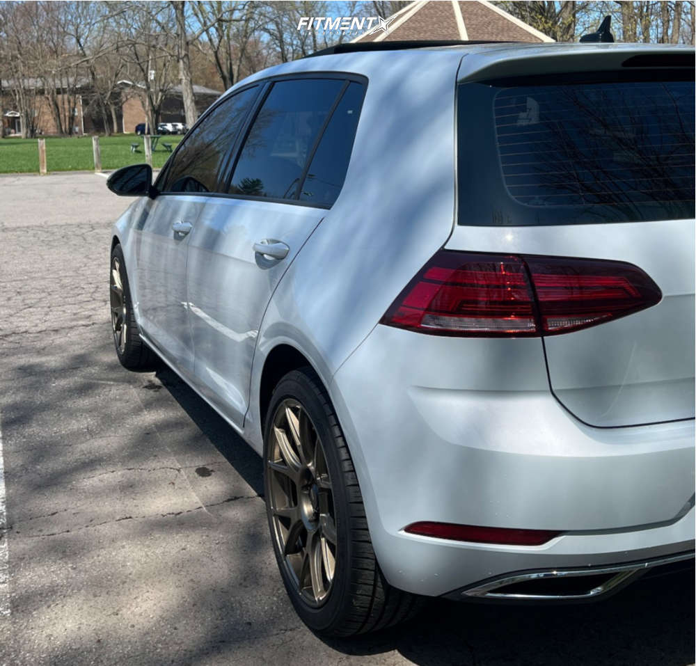 2021 Volkswagen Golf TSi with 18x8.5 Konig Ampliform and Michelin ...