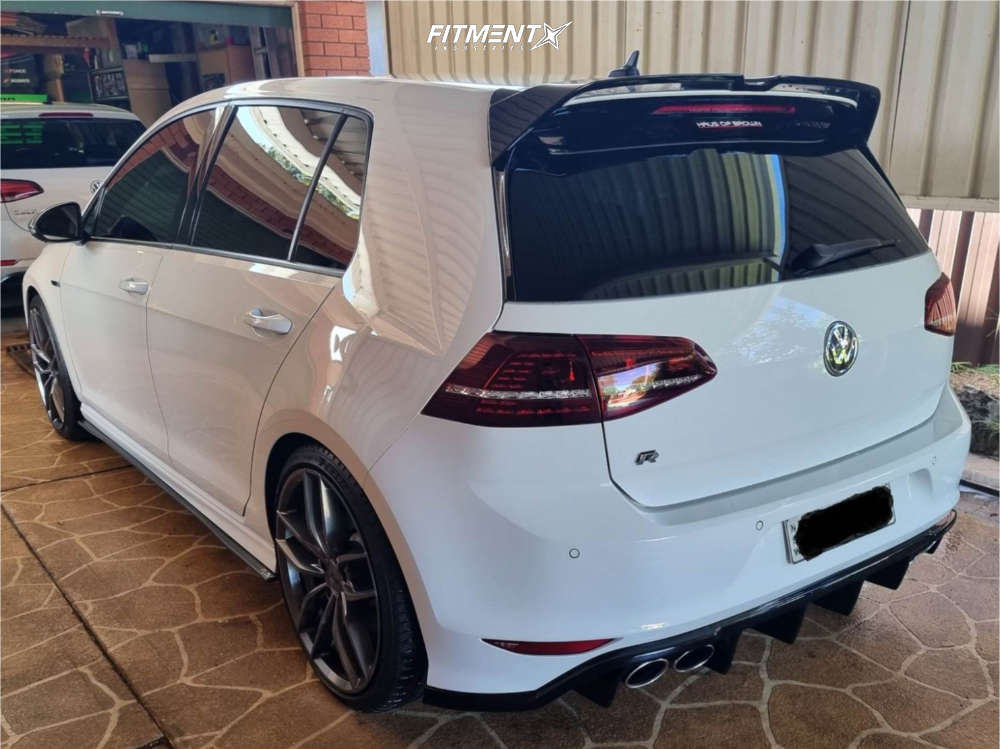 2016 Volkswagen Golf R Base with 19x8.5 Niche Vosso and Pirelli 235x35 ...