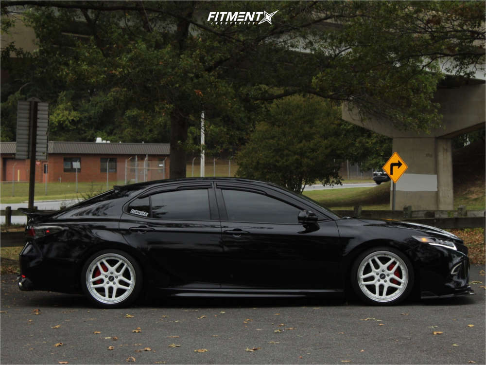 2018 Toyota Camry XSE with 19x8.5 ESR Cs15 and Lexani 235x35 on ...