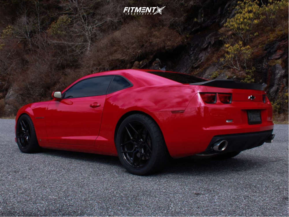 2010 Chevrolet Camaro SS with 19x9.5 Rohana Rfx11 and Nitto 275x40 on ...