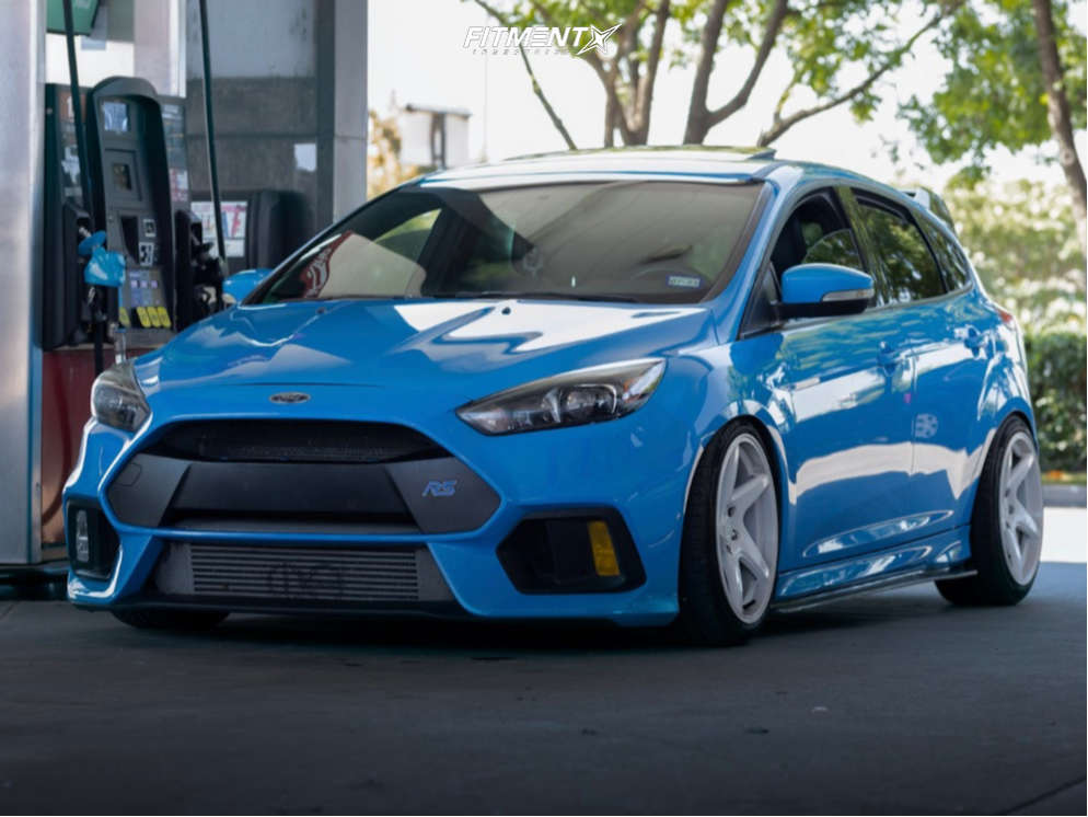 2017 Ford Focus RS with 18x8.5 Anovia Kinetic and Nitto 235x40 on ...