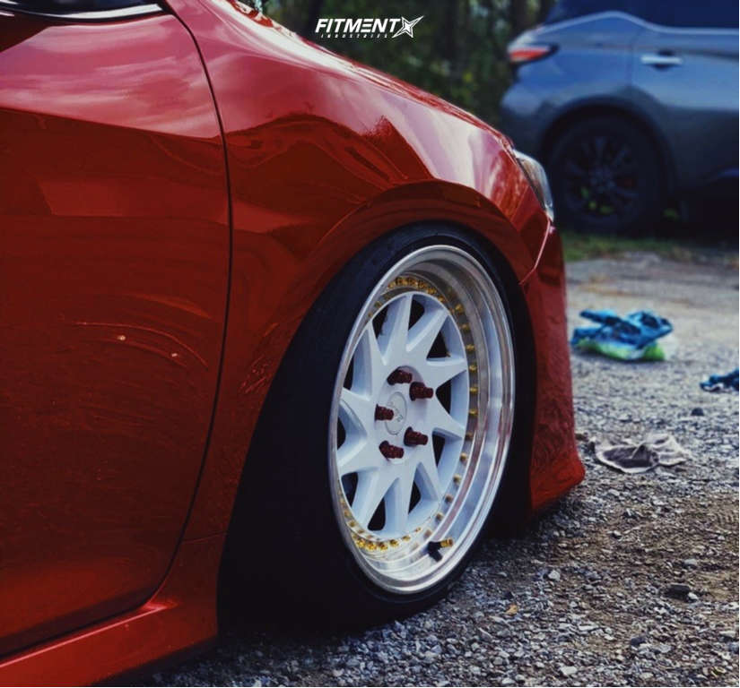 2014 Toyota Camry SE with 18x8.5 ESR SR09 and Federal 225x40 on ...