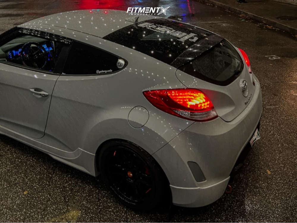 2013 Hyundai Veloster Base with 18x8.5 Aodhan Ah07 and Arroyo 215x40 on ...