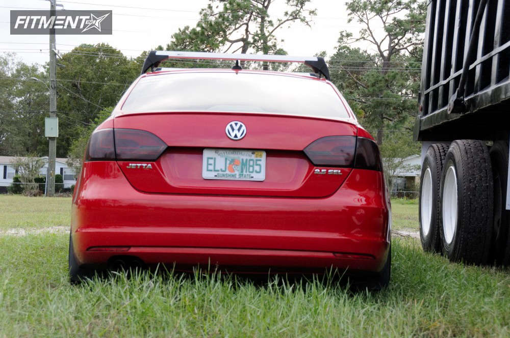 2013 Volkswagen Jetta SEL with 18x8.5 Rotiform Blq and Yokohama 215x40 ...
