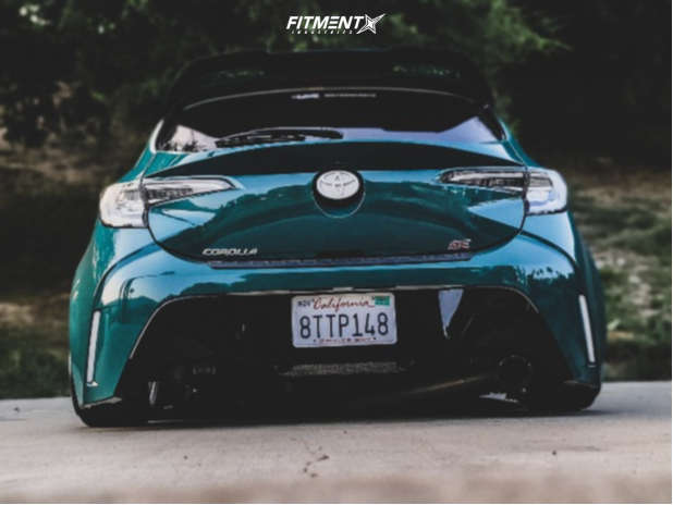 2021 Toyota Corolla SE with 18x9.5 GMR Gmr-04 and Accelera 225x35 on ...