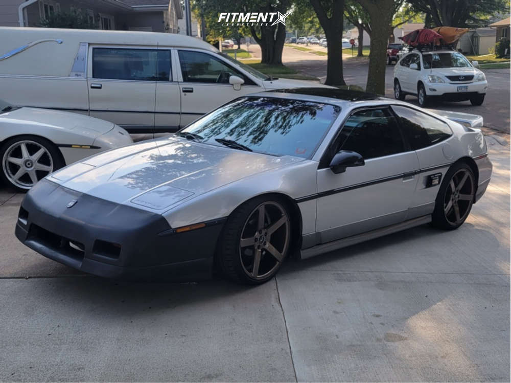 1987 Pontiac Fiero GT with 18x8 JNC JNC026 and Michelin 215x35 on ...