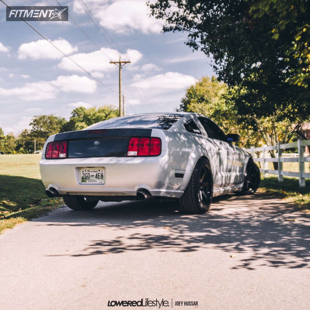 2007 Ford Mustang GT with 19x9.5 Varrstoen Es2 and Ohtsu 235x40 on ...