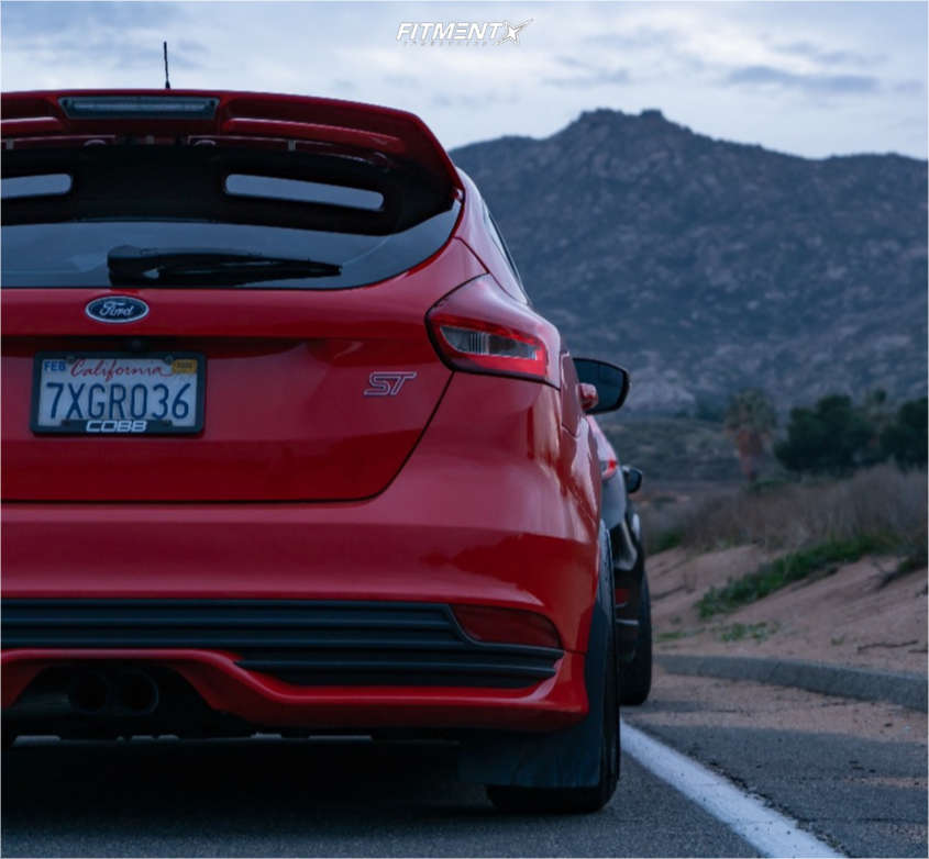 2016 Ford Focus ST with 18x9.5 ESR Sr08 and Toyo Tires 225x45 on ...