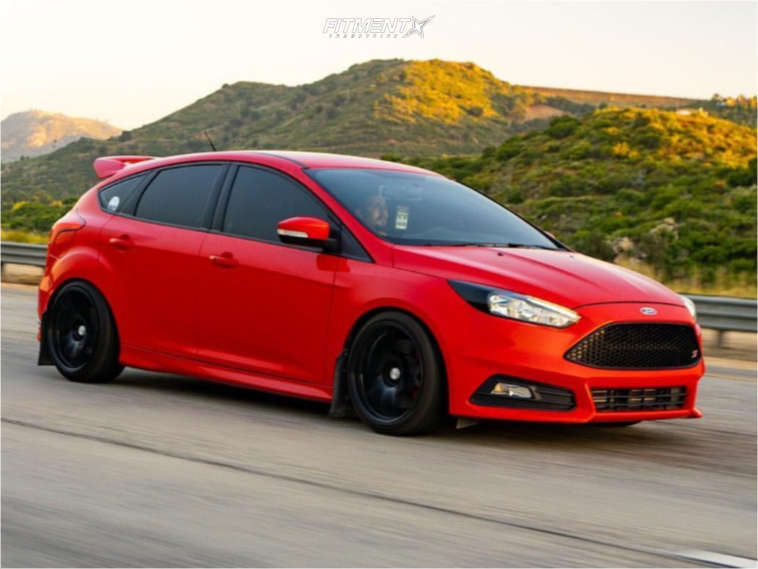 2016 Ford Focus ST with 18x9.5 ESR Sr08 and Toyo Tires 225x45 on ...