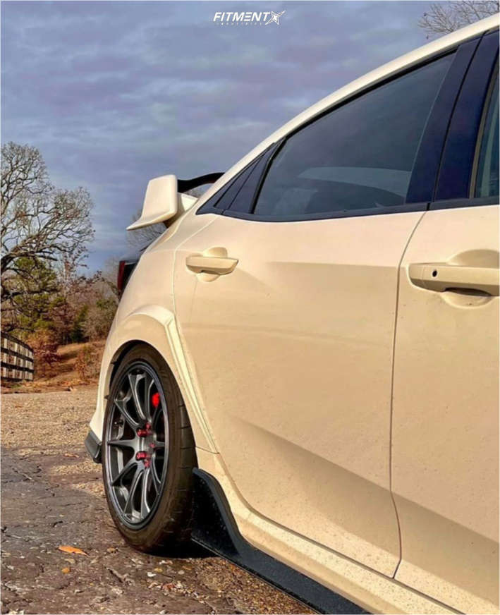 2018 Honda Civic Type R with 18x9.5 Titan7 T-R10 and Yokohama 265x35 on ...