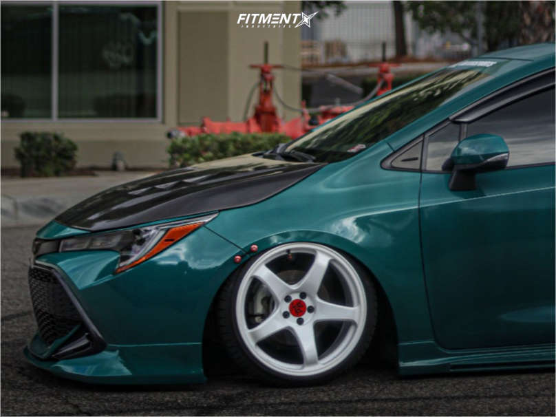 2021 Toyota Corolla SE with 18x9.5 GMR Gmr-04 and Accelera 225x35 on ...