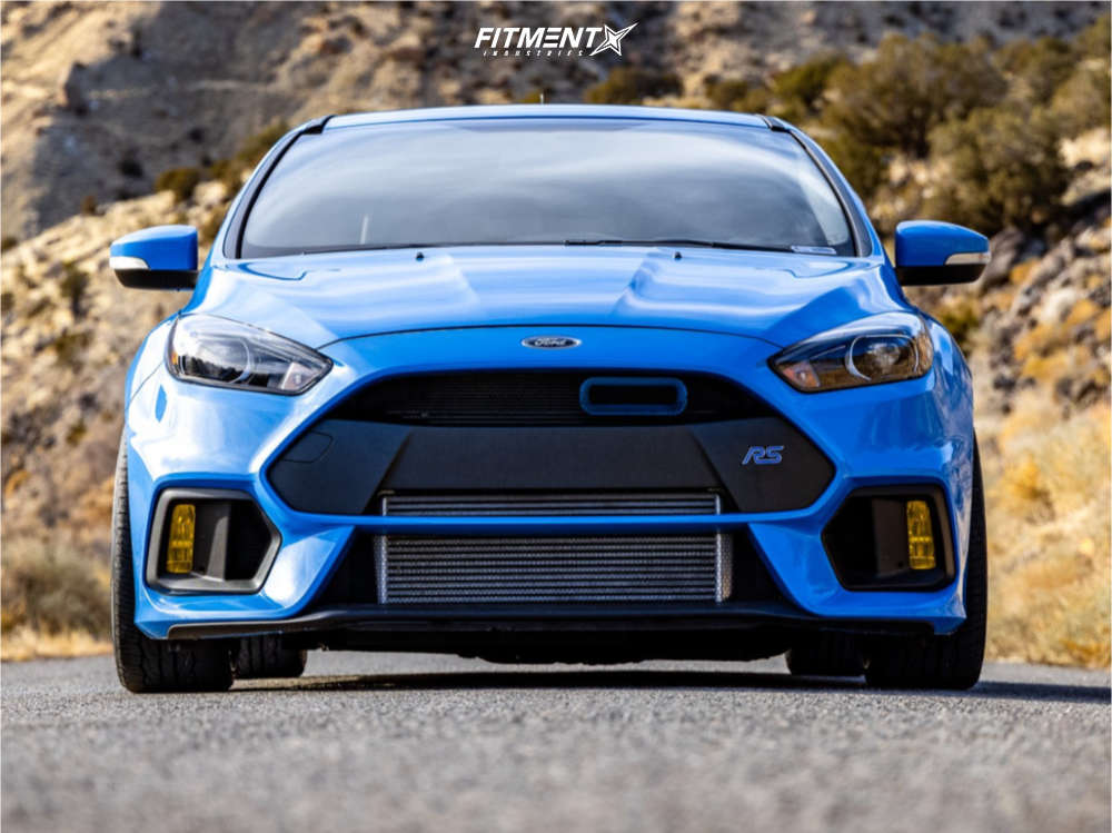 2017 Ford Focus RS with 19x8.5 Rotiform Blq-c and Toyo Tires 235x35 on ...