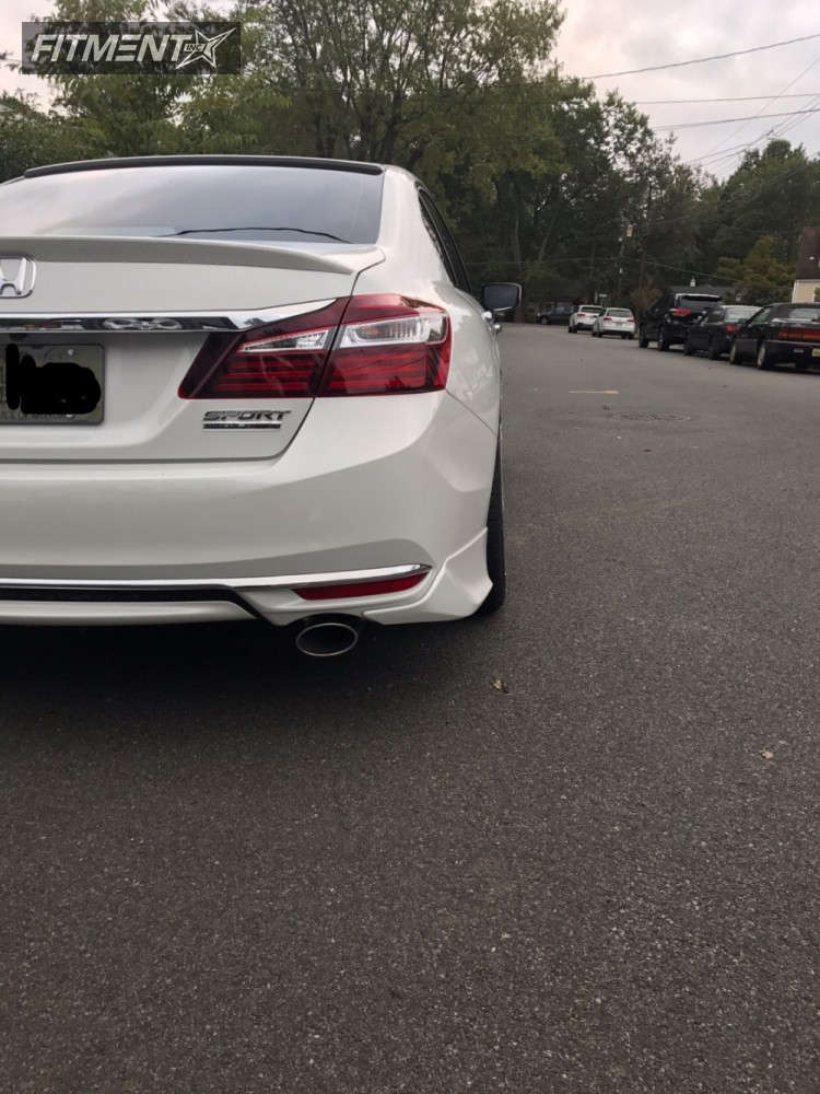 2017 Honda Accord Sport with 19x9.5 Rohana Rc7 and Nokian 235x35 on ...