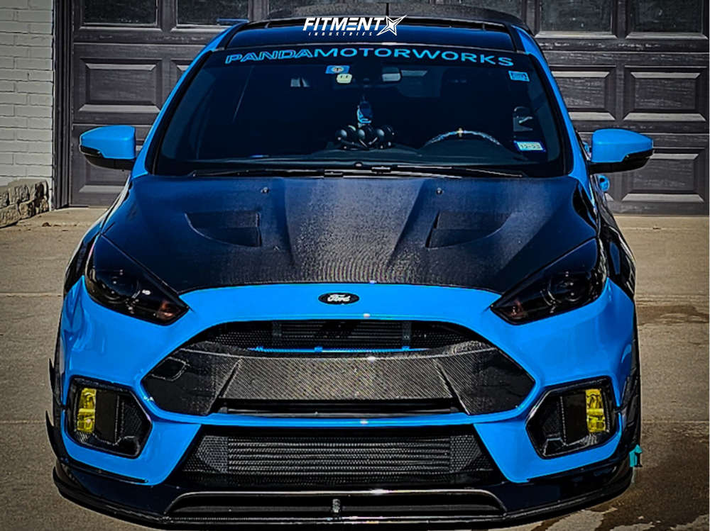 2016 Ford Focus RS with 18x9.5 Kansei Roku and Toyo Tires 255x35 on Air ...