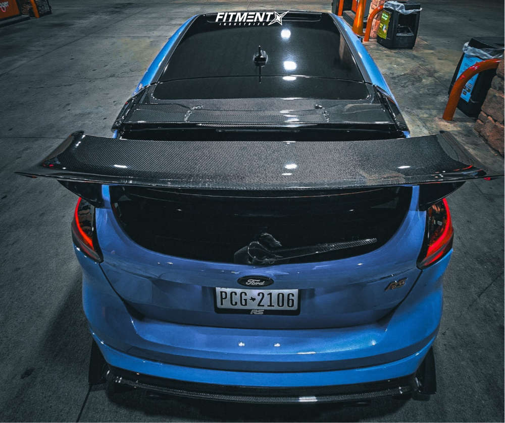 2016 Ford Focus RS with 18x9.5 Kansei Roku and Toyo Tires 255x35 on Air ...