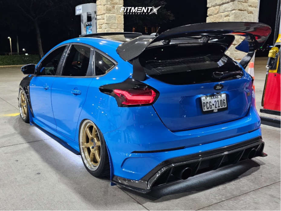 2016 Ford Focus RS with 18x9.5 Kansei Roku and Toyo Tires 255x35 on Air ...
