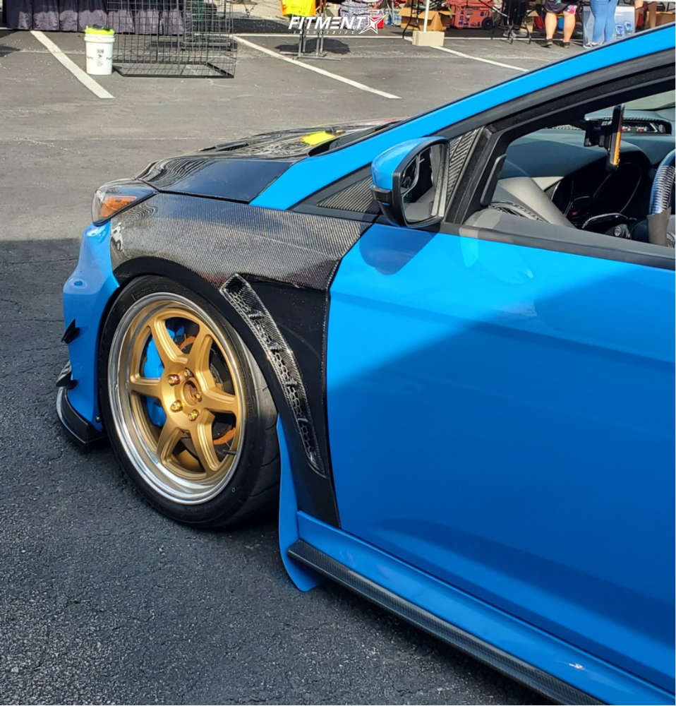2016 Ford Focus RS with 18x9.5 Kansei Roku and Toyo Tires 255x35 on Air ...
