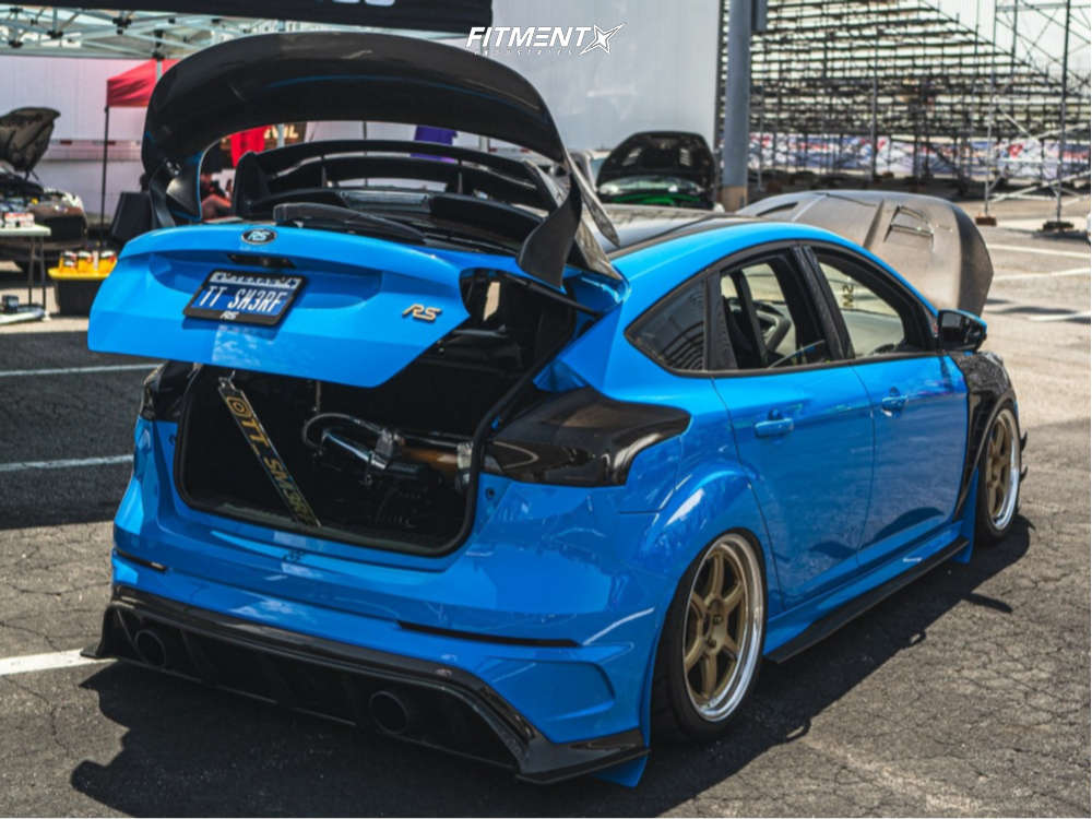 2016 Ford Focus RS with 18x9.5 Kansei Roku and Toyo Tires 255x35 on Air ...