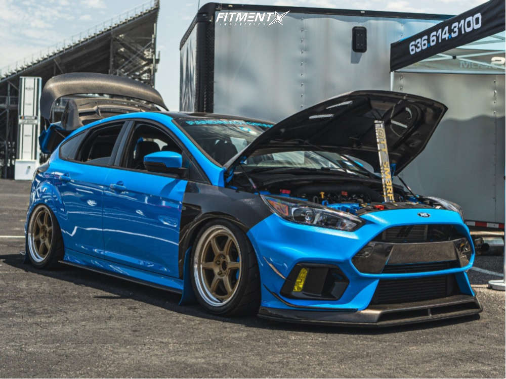 2016 Ford Focus RS with 18x9.5 Kansei Roku and Toyo Tires 255x35 on Air ...